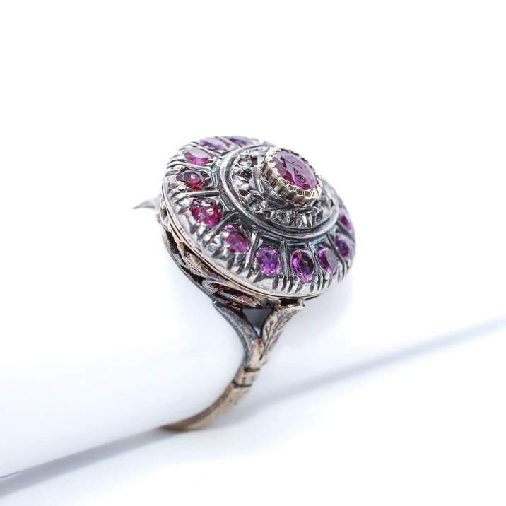 Anello antico oro,argento,rubini e diamanti.